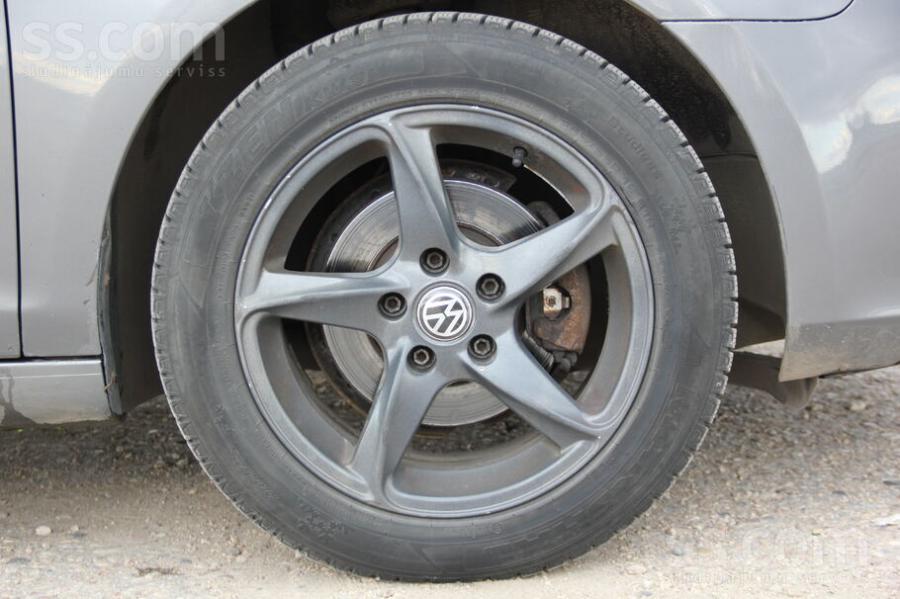 Grey Volkswagen Golf 2011 in Riga, with an engine capacity of 1.60 L and mileage of 301 thousand km for 2900 €, photo 8 on AUTOMOTO.COM.LV