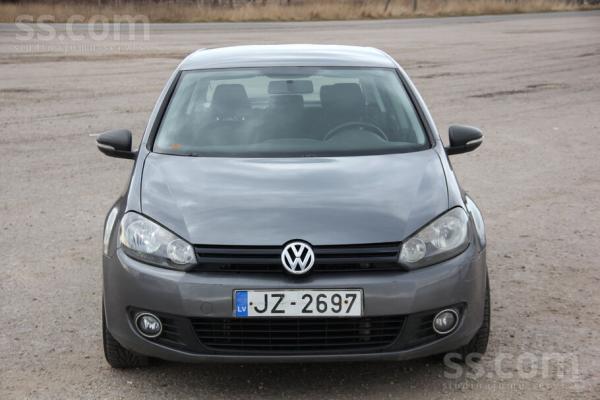 Grey Volkswagen Golf 2011 in Riga, with an engine capacity of 1.60 L and mileage of 301 thousand km for 2300 €, photo 2 on AUTOMOTO.COM.LV