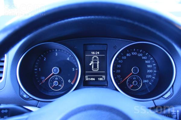 Grey Volkswagen Golf 2011 in Riga, with an engine capacity of 1.60 L and mileage of 301 thousand km for 2300 €, photo 5 on AUTOMOTO.COM.LV