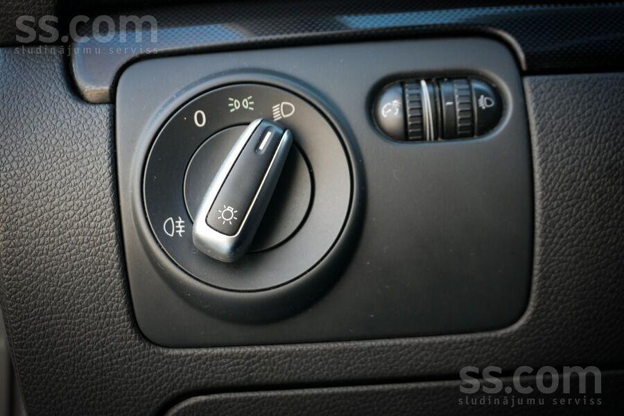 Pelēks Volkswagen Golf 2011 Rīga, ar dzinēja tilpumu 2.00 L un nobraukumu 333 tūkst. km par 4990 €, foto 14 vietnē AUTOMOTO.COM.LV