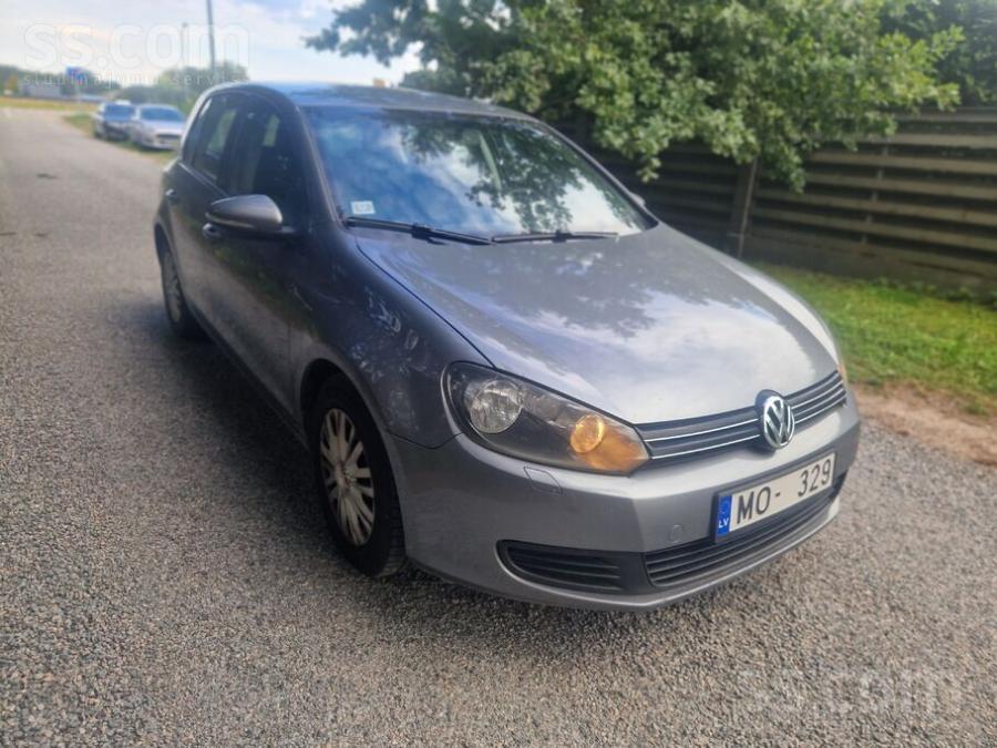 Grey Volkswagen Golf 2011 in Riga, with an engine capacity of 1.60 L and mileage of 229 thousand km for 2700 €, photo 1 on AUTOMOTO.COM.LV