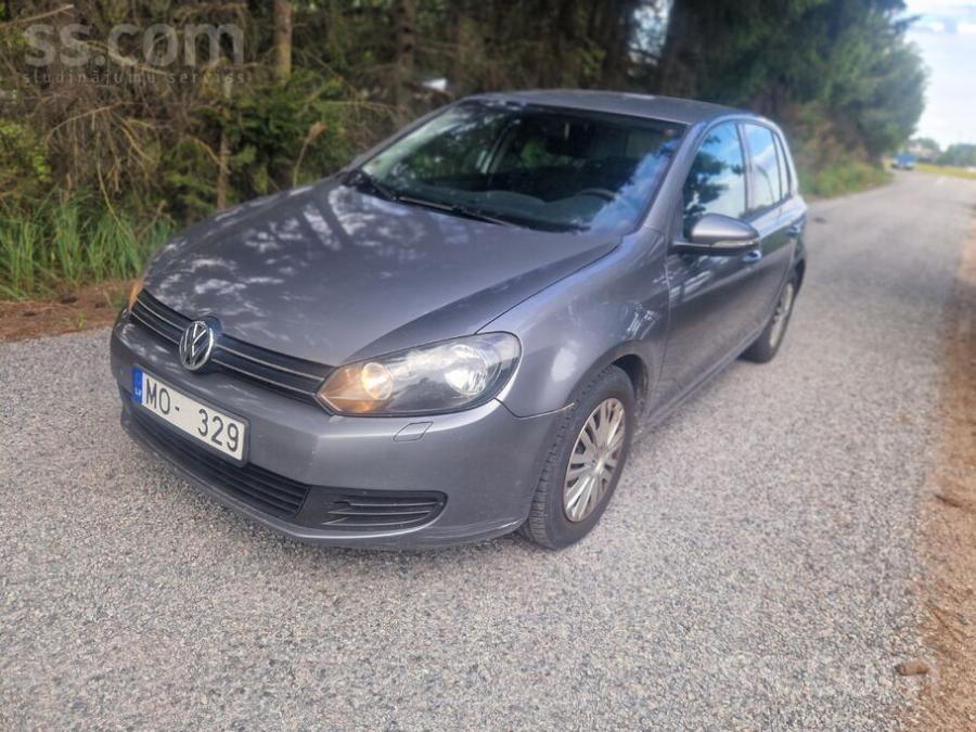 Grey Volkswagen Golf 2011 in Riga, with an engine capacity of 1.60 L and mileage of 229 thousand km for 2700 €, photo 3 on AUTOMOTO.COM.LV