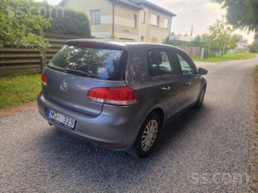 Grey Volkswagen Golf 2011 in Riga, with an engine capacity of 1.60 L and mileage of 229 thousand km for 2700 €, photo 5 on AUTOMOTO.COM.LV