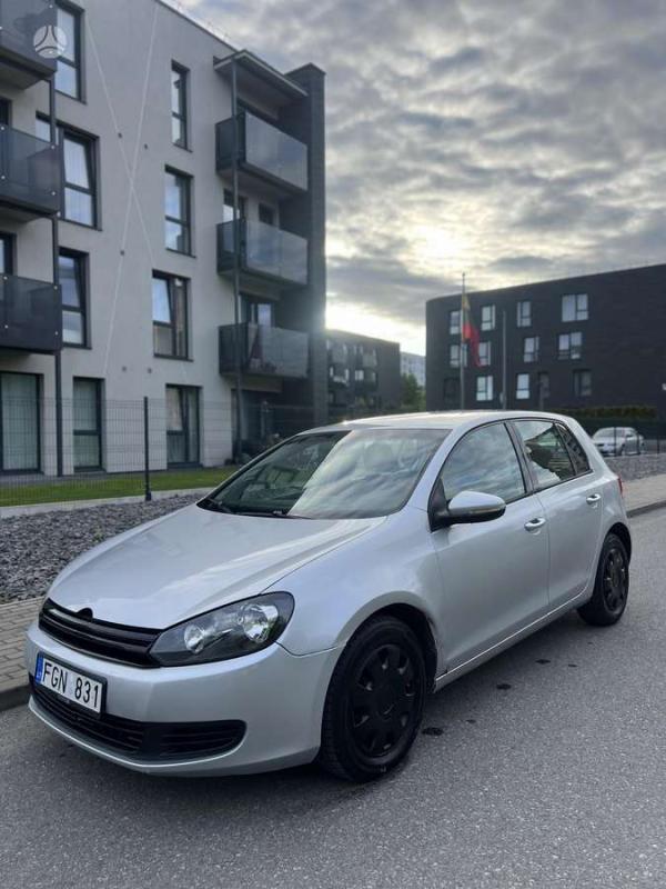 Grey Volkswagen Golf 2011 in Kaunas, with an engine capacity of 1.60 L and mileage of 390 thousand km for 2400 €, photo 1 on AUTOMOTO.COM.LV