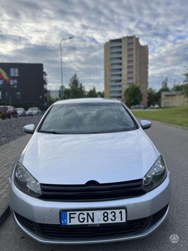 Grey Volkswagen Golf 2011 in Kaunas, with an engine capacity of 1.60 L and mileage of 390 thousand km for 2400 €, photo 7 on AUTOMOTO.COM.LV