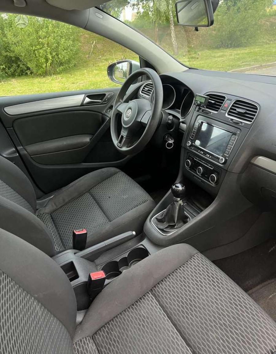 Pelēks Volkswagen Golf 2011 Kauņa, ar dzinēja tilpumu 1.60 L un nobraukumu 390 tūkst. km par 2400 €, foto 9 vietnē AUTOMOTO.COM.LV