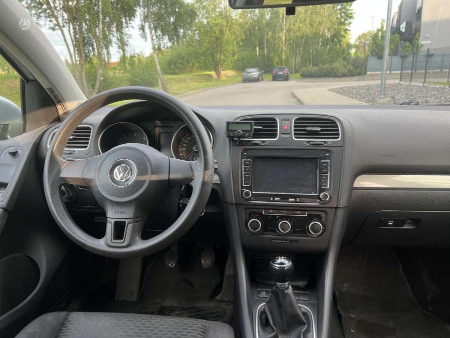 Pelēks Volkswagen Golf 2011 Kauņa, ar dzinēja tilpumu 1.60 L un nobraukumu 390 tūkst. km par 2400 €, foto 10 vietnē AUTOMOTO.COM.LV