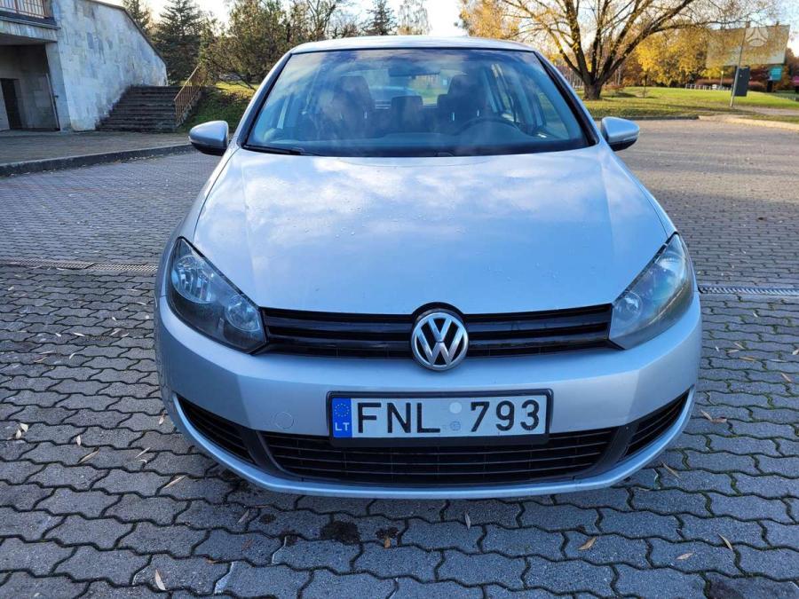 Grey Volkswagen Golf 2011 in Alytus, with an engine capacity of 1.60 L and mileage of 368 thousand km for 2900 €, photo 4 on AUTOMOTO.COM.LV