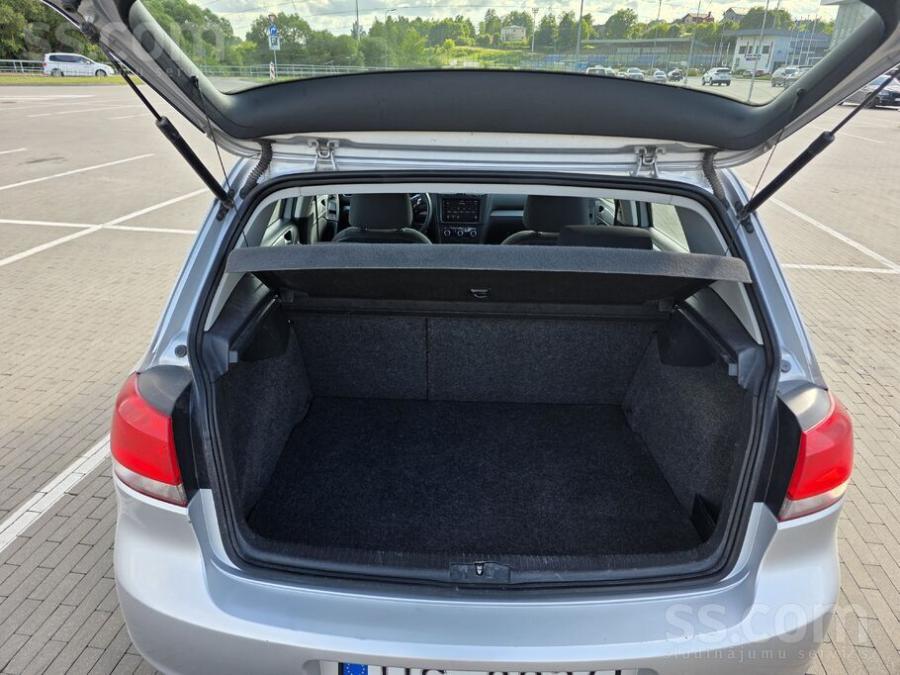 Pelēks Volkswagen Golf 2011 Rēzekne, ar dzinēja tilpumu 1.40 L un nobraukumu 332 tūkst. km par 2000 €, foto 6 vietnē AUTOMOTO.COM.LV