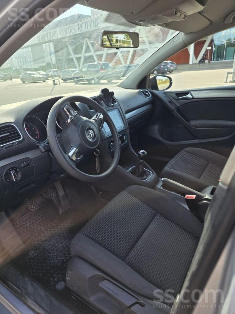 Pelēks Volkswagen Golf 2011 Rēzekne, ar dzinēja tilpumu 1.40 L un nobraukumu 332 tūkst. km par 2000 €, foto 9 vietnē AUTOMOTO.COM.LV