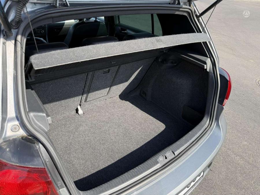 Pelēks Volkswagen Golf 2011 Viļņa, ar dzinēja tilpumu 1.60 L un nobraukumu 227 tūkst. km par 4900 €, foto 13 vietnē AUTOMOTO.COM.LV
