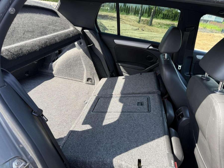 Pelēks Volkswagen Golf 2011 Viļņa, ar dzinēja tilpumu 1.60 L un nobraukumu 227 tūkst. km par 4900 €, foto 14 vietnē AUTOMOTO.COM.LV