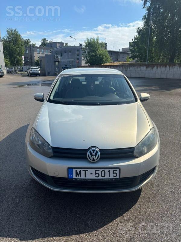 Grey Volkswagen Golf 2011 in Riga, with an engine capacity of 1.60 L and mileage of 221 thousand km for 1250 €, photo 2 on AUTOMOTO.COM.LV