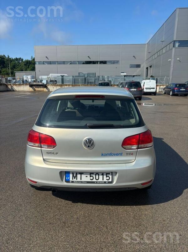 Grey Volkswagen Golf 2011 in Riga, with an engine capacity of 1.60 L and mileage of 221 thousand km for 1250 €, photo 4 on AUTOMOTO.COM.LV