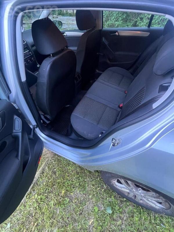 Grey Volkswagen Golf 2011 in Limbazi, with an engine capacity of 1.40 L and mileage of 232 thousand km for 1200 €, photo 8 on AUTOMOTO.COM.LV
