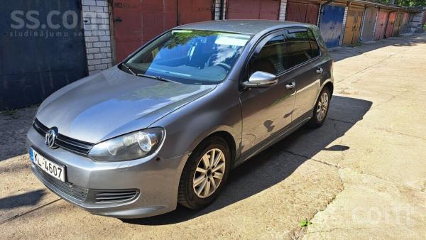 Grey Volkswagen Golf 2011 in Riga, with an engine capacity of 1.60 L and mileage of 414 thousand km for 2400 €, photo 1 on AUTOMOTO.COM.LV