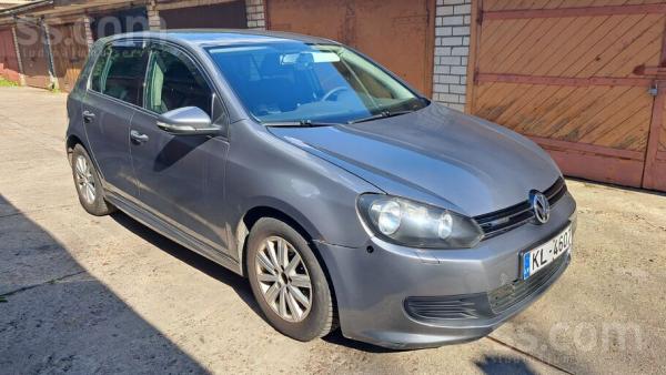 Grey Volkswagen Golf 2011 in Riga, with an engine capacity of 1.60 L and mileage of 414 thousand km for 2400 €, photo 2 on AUTOMOTO.COM.LV