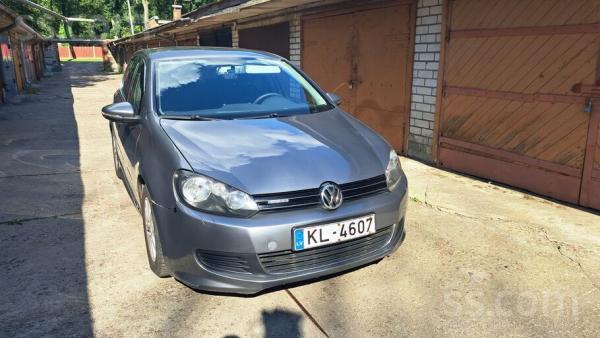 Grey Volkswagen Golf 2011 in Riga, with an engine capacity of 1.60 L and mileage of 414 thousand km for 2400 €, photo 3 on AUTOMOTO.COM.LV