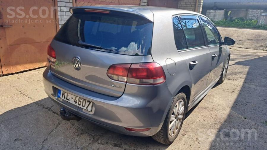 Grey Volkswagen Golf 2011 in Riga, with an engine capacity of 1.60 L and mileage of 414 thousand km for 2400 €, photo 5 on AUTOMOTO.COM.LV
