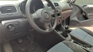 Grey Volkswagen Golf 2011 in Riga, with an engine capacity of 1.60 L and mileage of 414 thousand km for 2400 €, photo 7 on AUTOMOTO.COM.LV