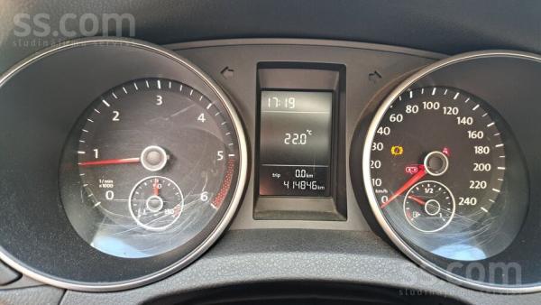 Grey Volkswagen Golf 2011 in Riga, with an engine capacity of 1.60 L and mileage of 414 thousand km for 2400 €, photo 7 on AUTOMOTO.COM.LV