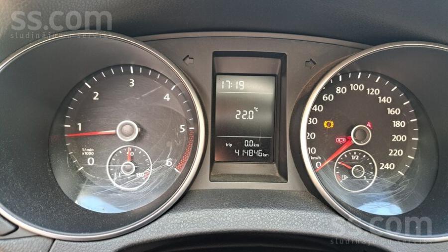 Grey Volkswagen Golf 2011 in Riga, with an engine capacity of 1.60 L and mileage of 414 thousand km for 2400 €, photo 8 on AUTOMOTO.COM.LV