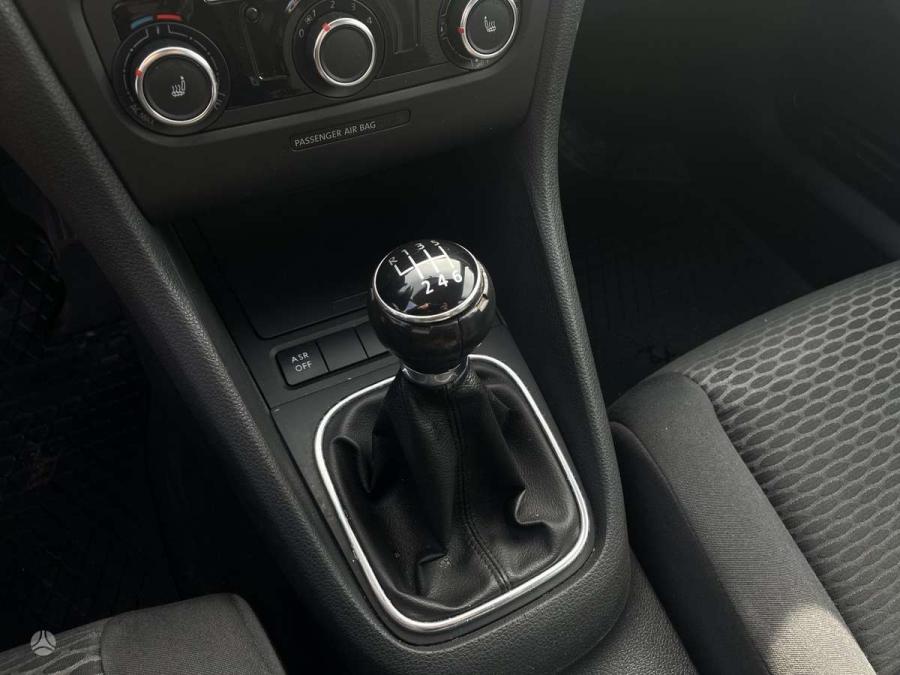 Pelēks Volkswagen Golf 2011 Kauņa, ar dzinēja tilpumu 1.20 L un nobraukumu 252 tūkst. km par 4999 €, foto 16 vietnē AUTOMOTO.COM.LV