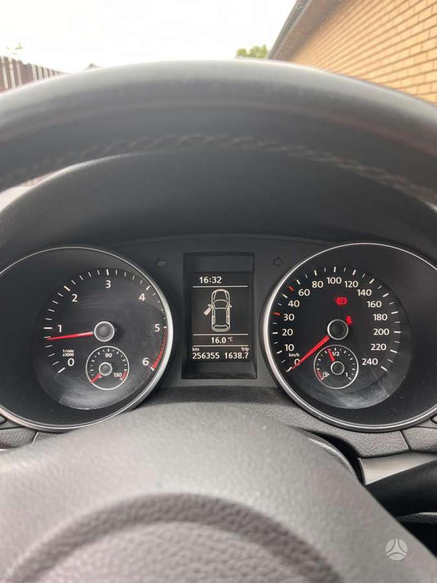 Pelēks Volkswagen Golf 2011 Šauļi, ar dzinēja tilpumu 1.60 L un nobraukumu 256 tūkst. km par 3300 €, foto 10 vietnē AUTOMOTO.COM.LV