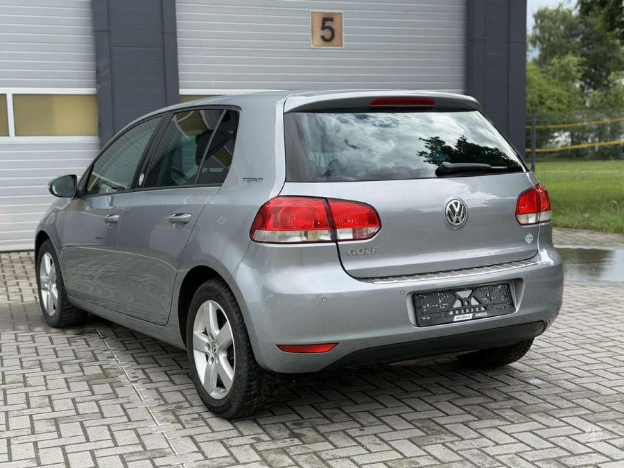 Grey Volkswagen Golf 2011 in Kretinga, with an engine capacity of 1.20 L and mileage of 225 thousand km for 4350 €, photo 9 on AUTOMOTO.COM.LV