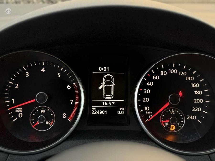 Grey Volkswagen Golf 2011 in Kretinga, with an engine capacity of 1.20 L and mileage of 225 thousand km for 4350 €, photo 11 on AUTOMOTO.COM.LV