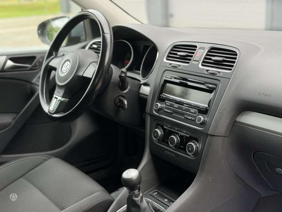 Grey Volkswagen Golf 2011 in Kretinga, with an engine capacity of 1.20 L and mileage of 225 thousand km for 4350 €, photo 16 on AUTOMOTO.COM.LV