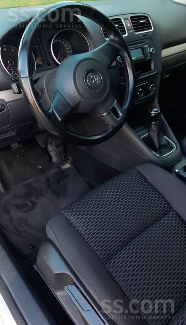 Grey Volkswagen Golf 2011 in Liepaja, with an engine capacity of 1.20 L and mileage of 208 thousand km for 3500 €, photo 2 on AUTOMOTO.COM.LV