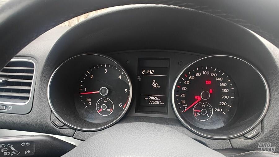 Pelēks Volkswagen Golf 2011 Viļņa, ar dzinēja tilpumu 1.60 L un nobraukumu 225 tūkst. km par 3200 €, foto 14 vietnē AUTOMOTO.COM.LV