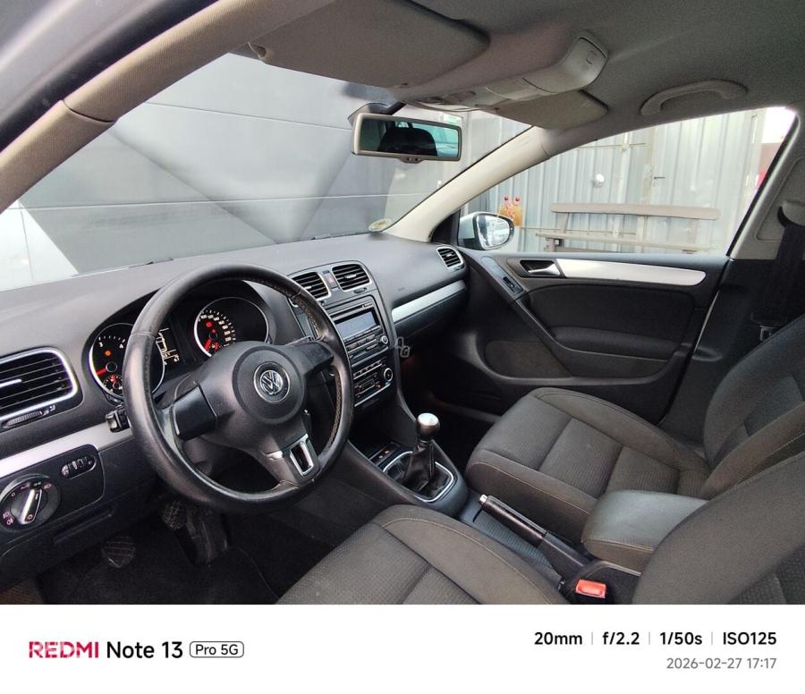 Grey Volkswagen Golf 2011 in Ramuciai, with an engine capacity of 1.60 L and mileage of 214 thousand km for 4350 €, photo 17 on AUTOMOTO.COM.LV