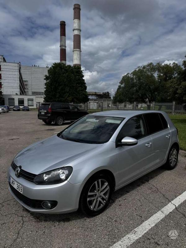Grey Volkswagen Golf 2011 in Kaunas, with an engine capacity of 1.60 L and mileage of 310 thousand km for 4500 €, photo 1 on AUTOMOTO.COM.LV