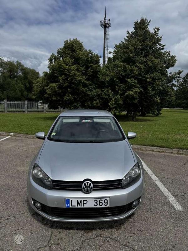Grey Volkswagen Golf 2011 in Kaunas, with an engine capacity of 1.60 L and mileage of 310 thousand km for 4500 €, photo 2 on AUTOMOTO.COM.LV