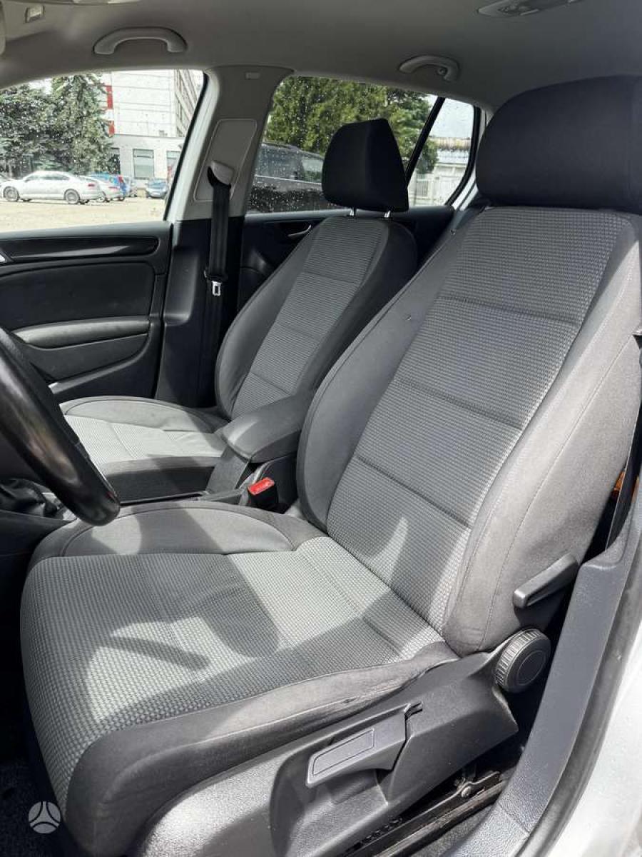 Pelēks Volkswagen Golf 2011 Kauņa, ar dzinēja tilpumu 1.60 L un nobraukumu 310 tūkst. km par 4500 €, foto 13 vietnē AUTOMOTO.COM.LV