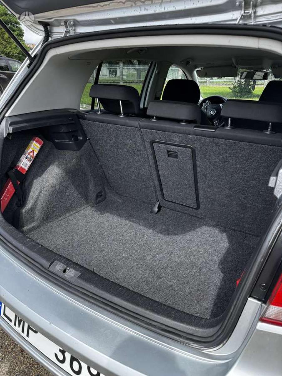 Pelēks Volkswagen Golf 2011 Kauņa, ar dzinēja tilpumu 1.60 L un nobraukumu 310 tūkst. km par 4500 €, foto 18 vietnē AUTOMOTO.COM.LV