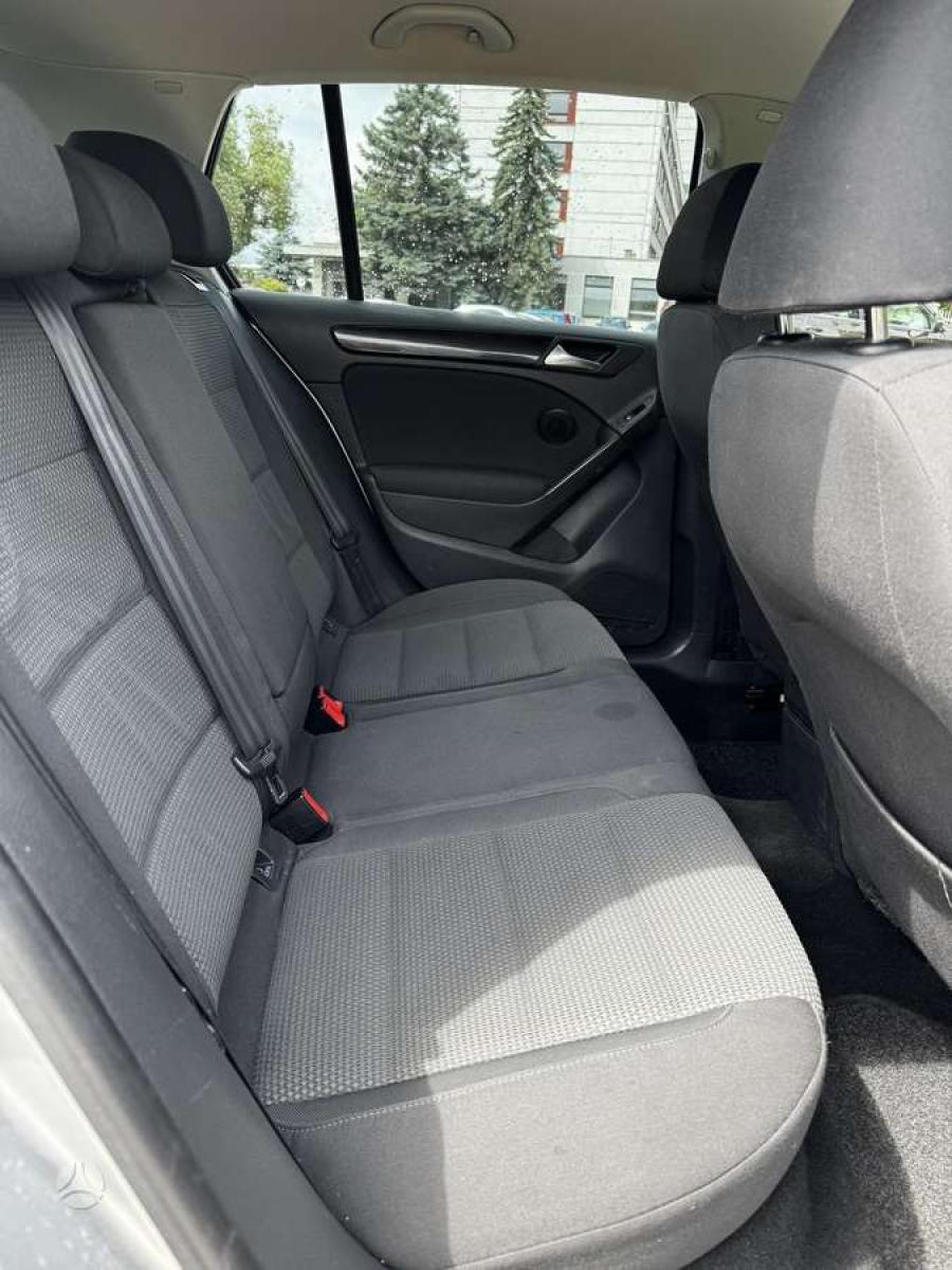 Pelēks Volkswagen Golf 2011 Kauņa, ar dzinēja tilpumu 1.60 L un nobraukumu 310 tūkst. km par 4500 €, foto 20 vietnē AUTOMOTO.COM.LV