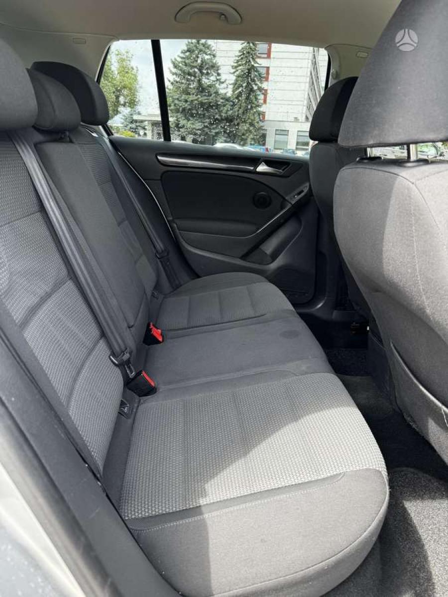 Pelēks Volkswagen Golf 2011 Kauņa, ar dzinēja tilpumu 1.60 L un nobraukumu 310 tūkst. km par 4500 €, foto 22 vietnē AUTOMOTO.COM.LV