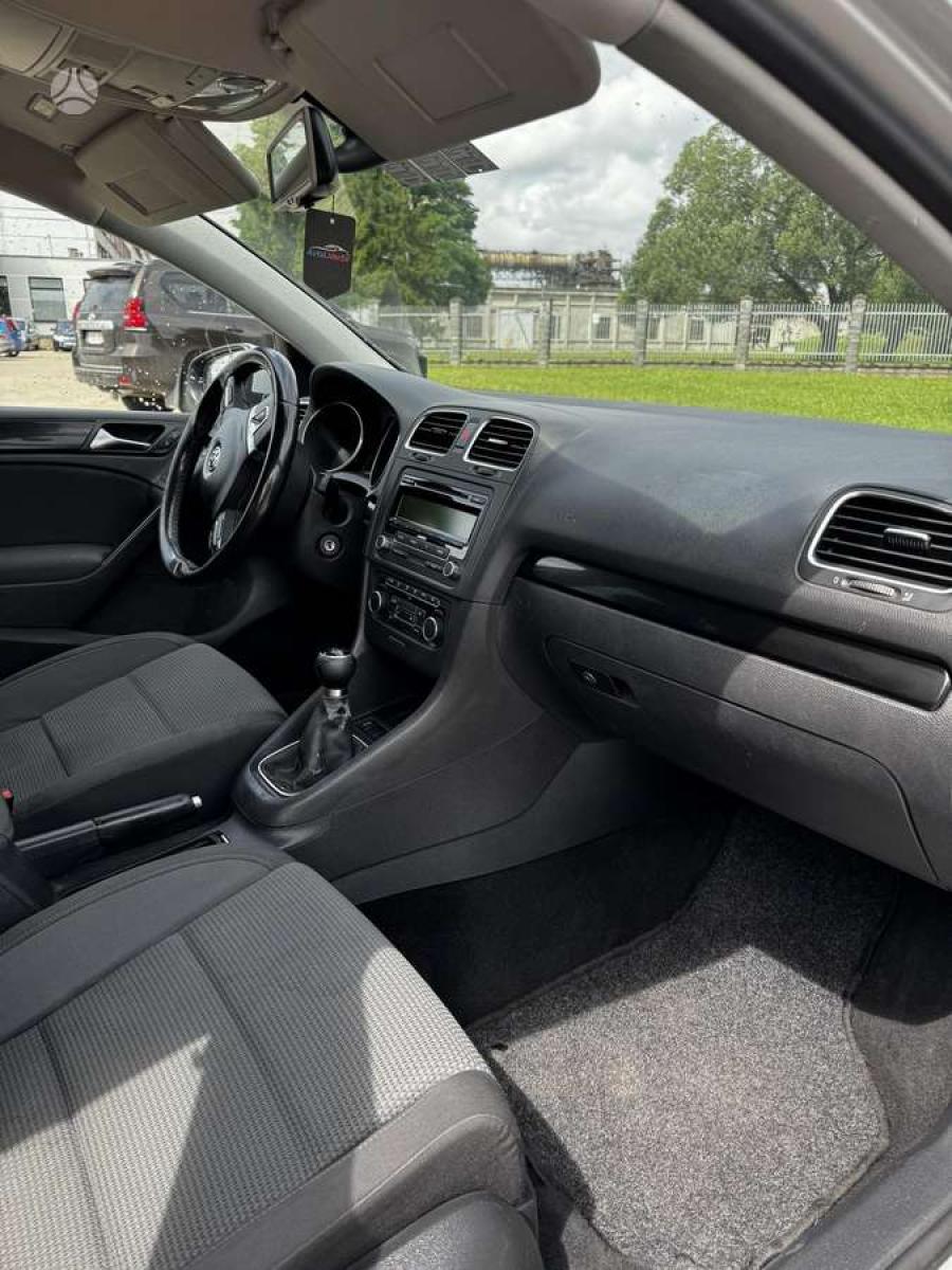 Pelēks Volkswagen Golf 2011 Kauņa, ar dzinēja tilpumu 1.60 L un nobraukumu 310 tūkst. km par 4500 €, foto 23 vietnē AUTOMOTO.COM.LV