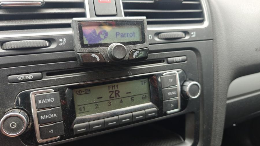 Grey Volkswagen Golf 2011 in Vilnius, with an engine capacity of 1.60 L and mileage of 225 thousand km for 2900 €, photo 12 on AUTOMOTO.COM.LV