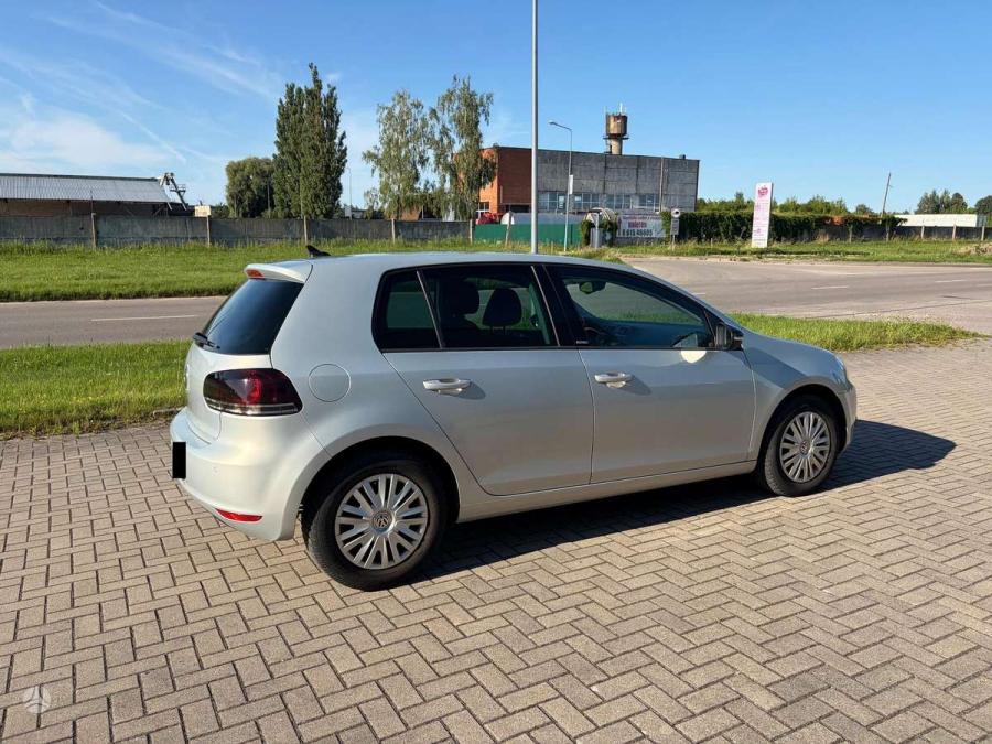 Pelēks Volkswagen Golf 2011 Alīta, ar dzinēja tilpumu 1.97 L un nobraukumu 283 tūkst. km par 5200 €, foto 5 vietnē AUTOMOTO.COM.LV