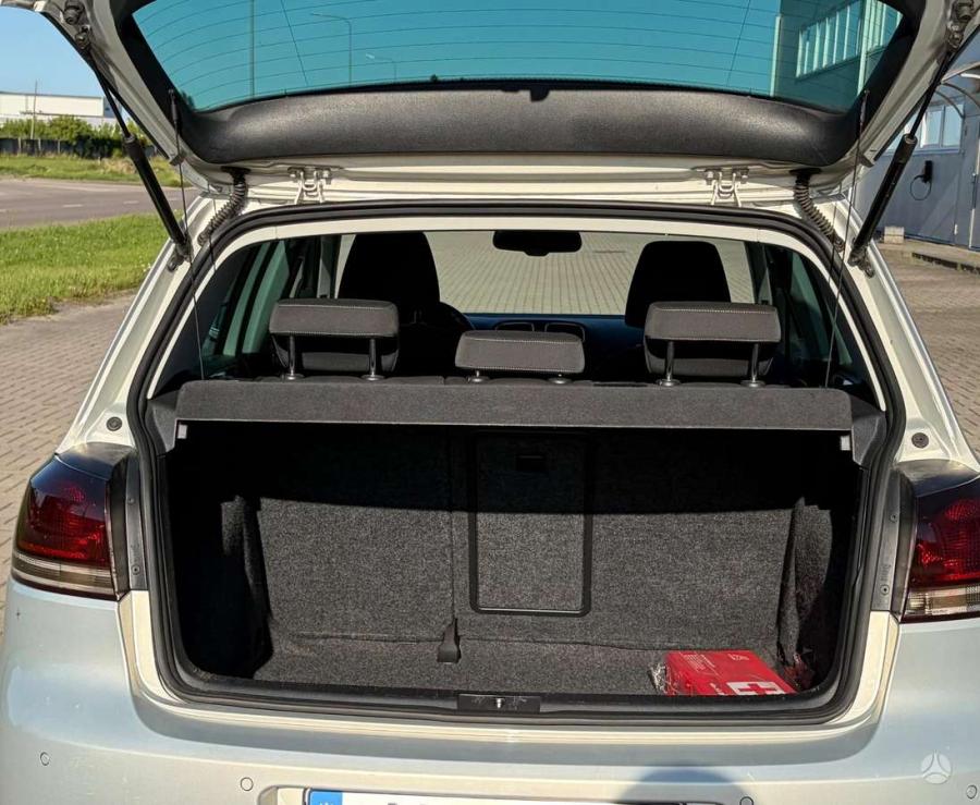 Pelēks Volkswagen Golf 2011 Alīta, ar dzinēja tilpumu 1.97 L un nobraukumu 283 tūkst. km par 5200 €, foto 20 vietnē AUTOMOTO.COM.LV