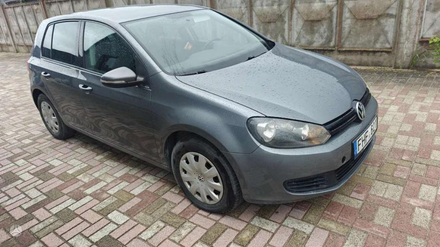 Grey Volkswagen Golf 2011 in Vilnius, with an engine capacity of 1.60 L and mileage of 225 thousand km for 2900 €, photo 1 on AUTOMOTO.COM.LV