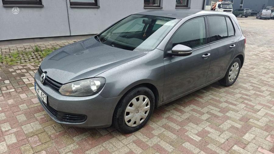 Grey Volkswagen Golf 2011 in Vilnius, with an engine capacity of 1.60 L and mileage of 225 thousand km for 2900 €, photo 3 on AUTOMOTO.COM.LV