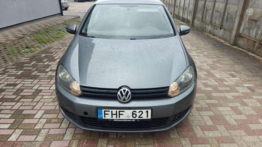 Grey Volkswagen Golf 2011 in Vilnius, with an engine capacity of 1.60 L and mileage of 225 thousand km for 2900 €, photo 4 on AUTOMOTO.COM.LV