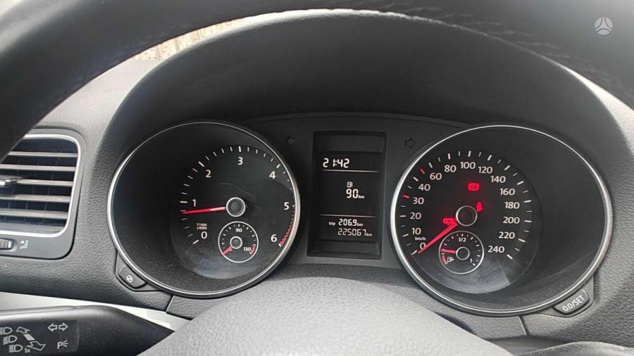 Grey Volkswagen Golf 2011 in Vilnius, with an engine capacity of 1.60 L and mileage of 225 thousand km for 2900 €, photo 14 on AUTOMOTO.COM.LV