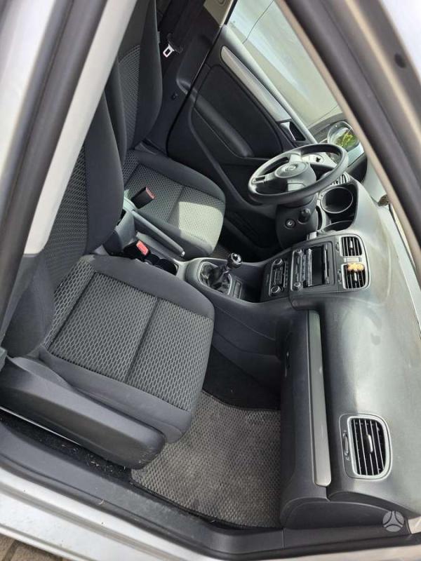 Pelēks Volkswagen Golf 2011 Kėdainiai, ar dzinēja tilpumu 1.60 L un nobraukumu 235 tūkst. km par 3700 €, foto 1 vietnē AUTOMOTO.COM.LV