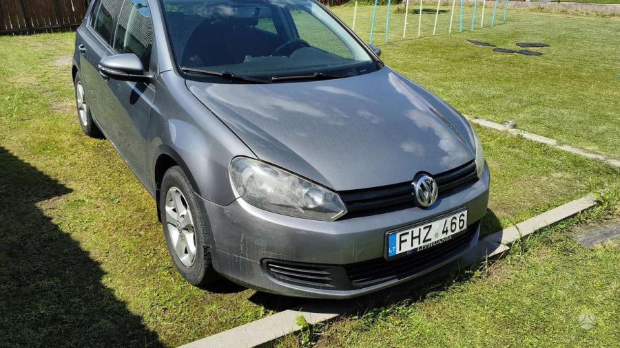 Grey Volkswagen Golf 2011 in Vilnius, with an engine capacity of 1.20 L and mileage of 217 thousand km for 2200 €, photo 3 on AUTOMOTO.COM.LV